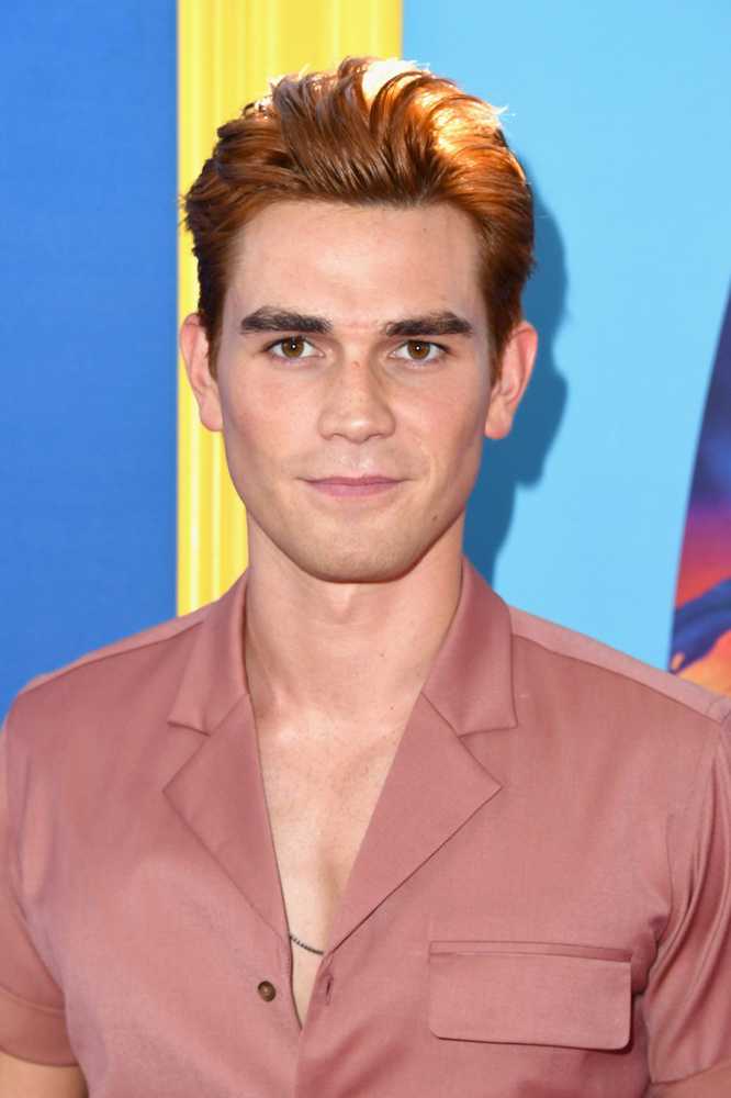 SwashVillage KJ Apa Biograf a