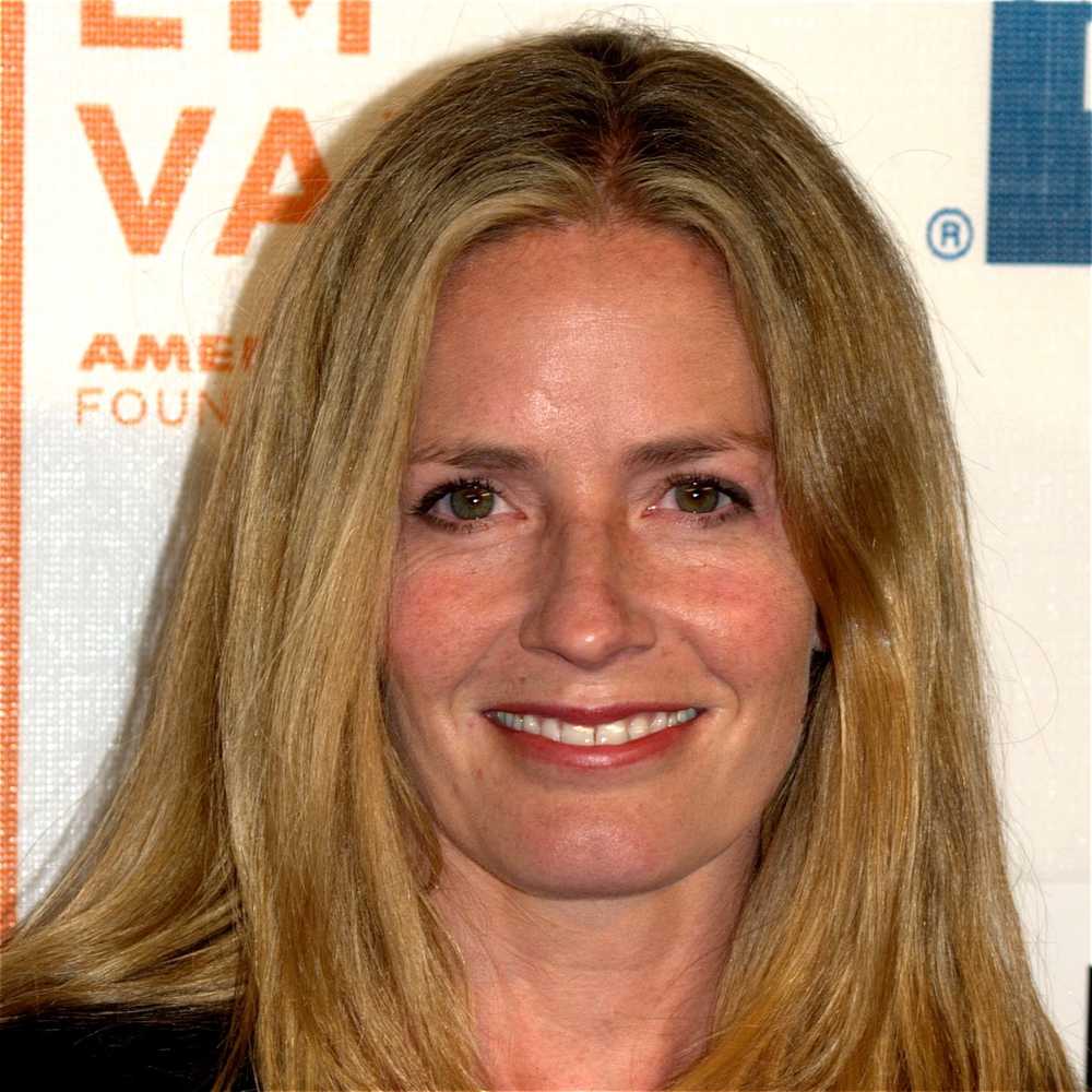 SwashVillage | Elisabeth Shue Biografie