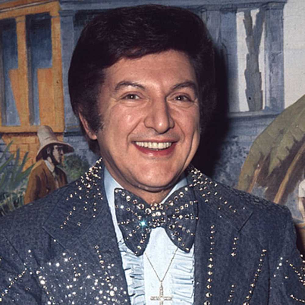 SwashVillage | Liberace Biography