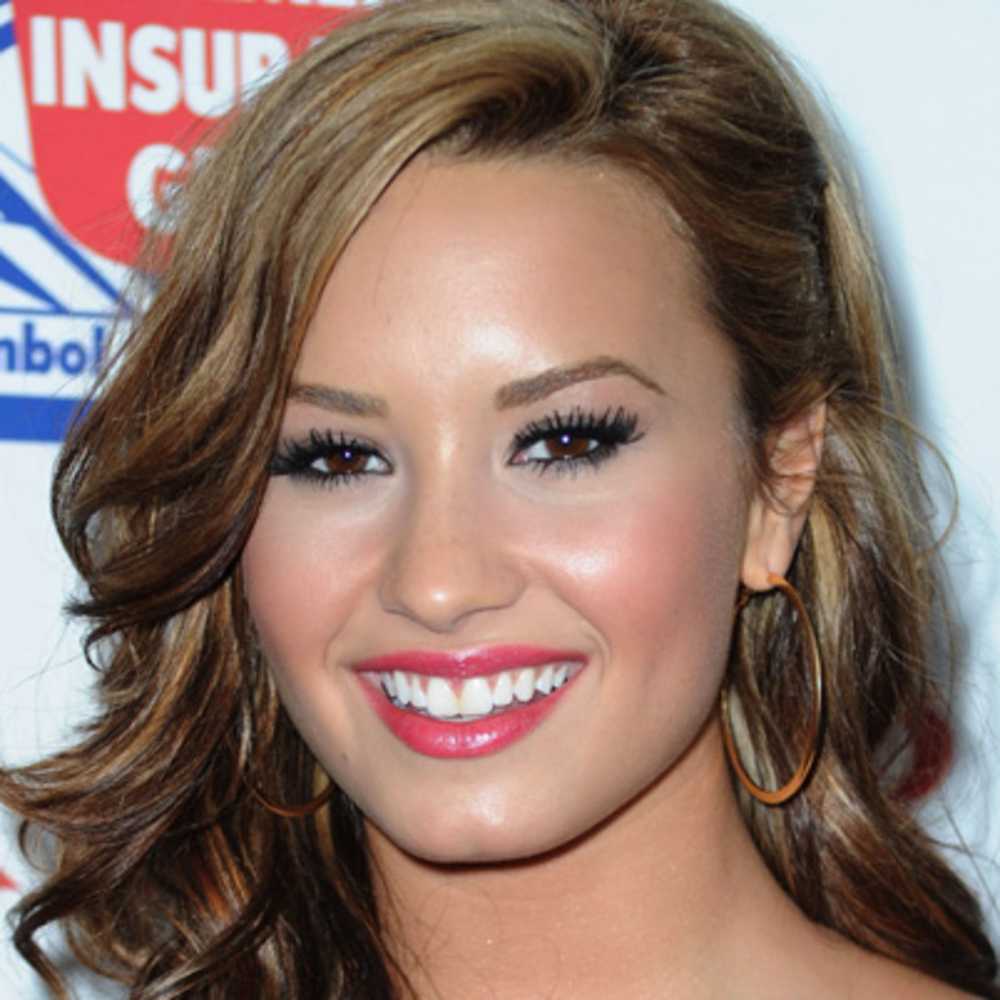 SwashVillage | Biografía Demi Lovato